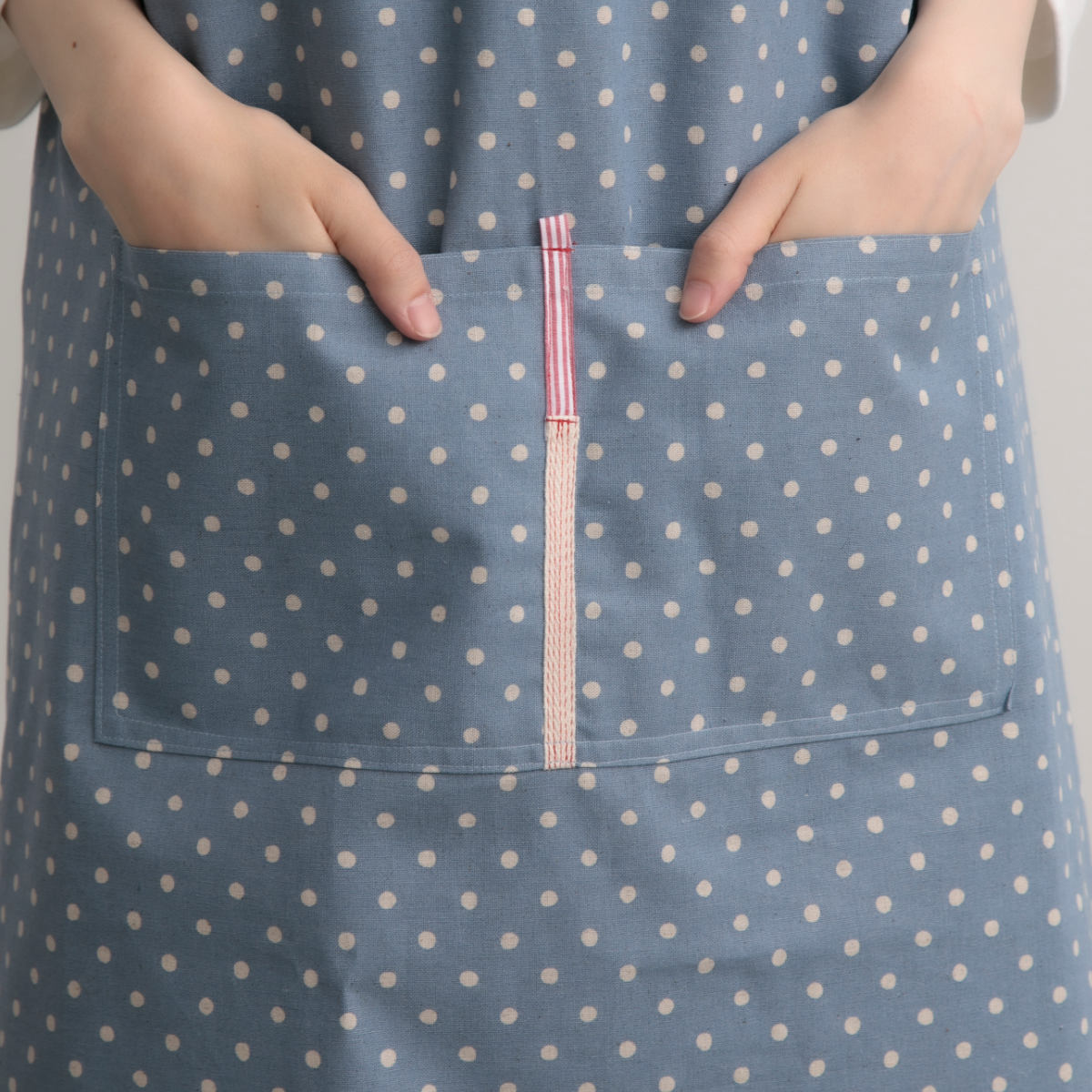 エプロン 綿麻 バッククロスエプロン ドット ポケット付き COCOWALK – ハウジー